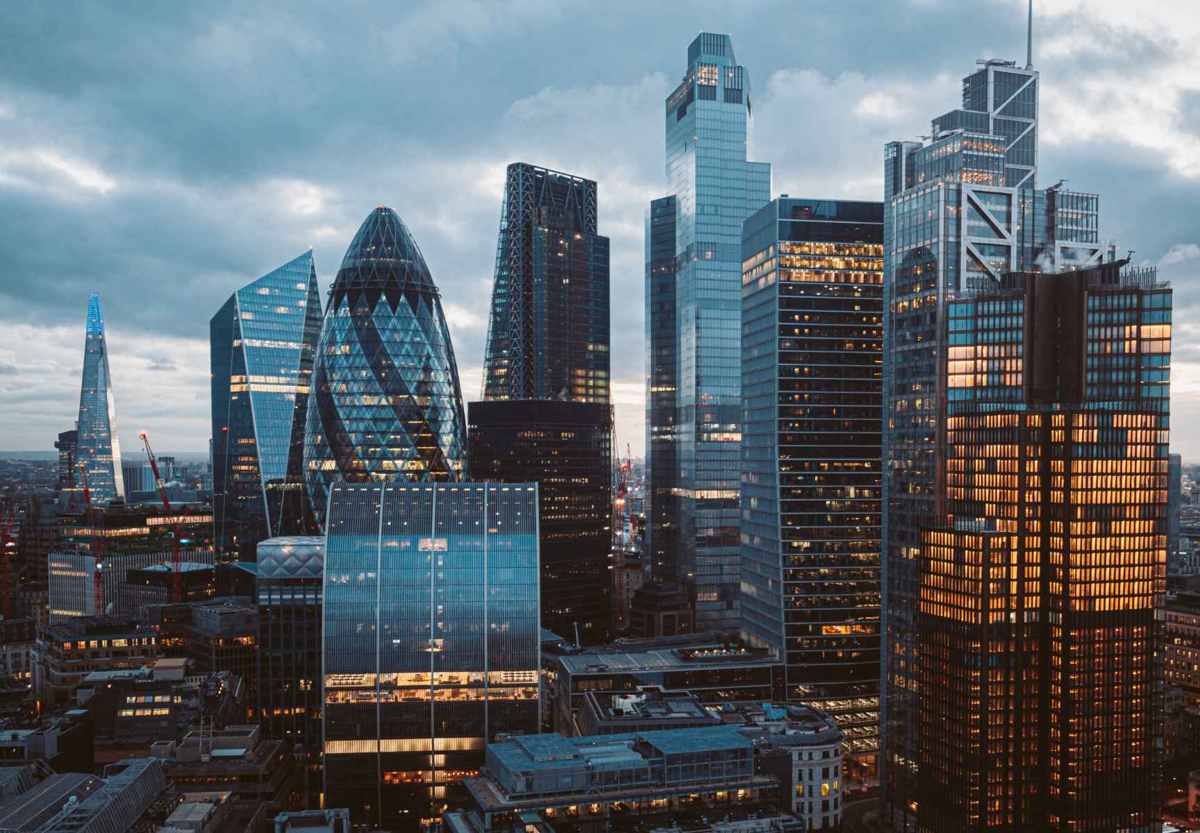 Data centers key to AI-driven financial services | NTT DATA