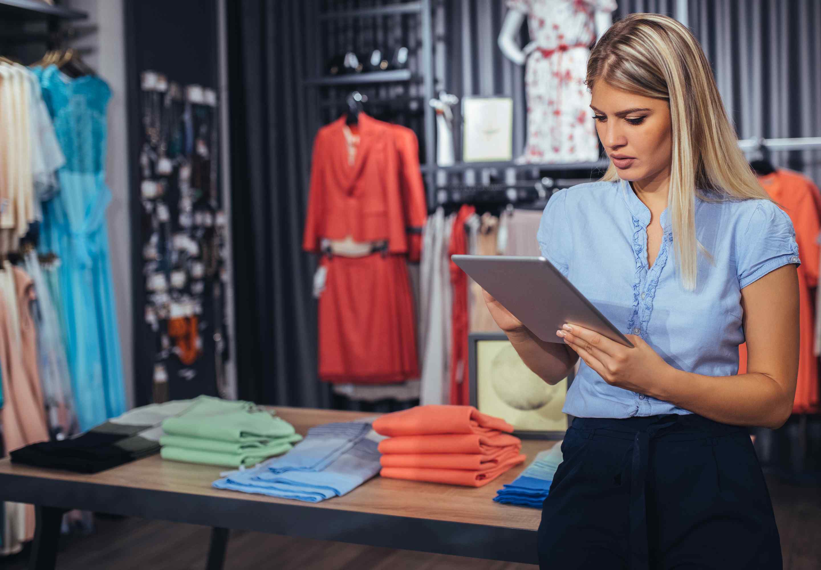 Turn retail workers into customer-service heroes | NTT DATA